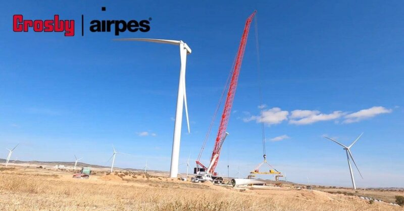 Installation of a Wind Turbine Blade with a Blade Clamp | Airpes